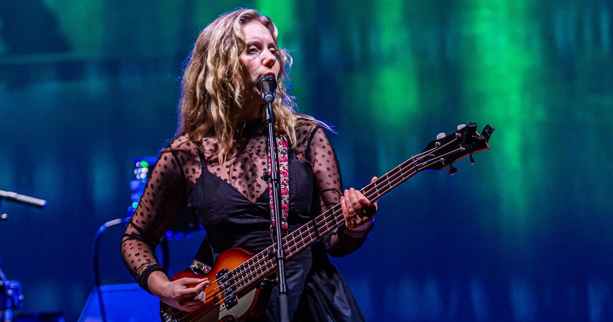 Robert Plant presents Saving Grace feat. Suzi Dian @ Konigin ...