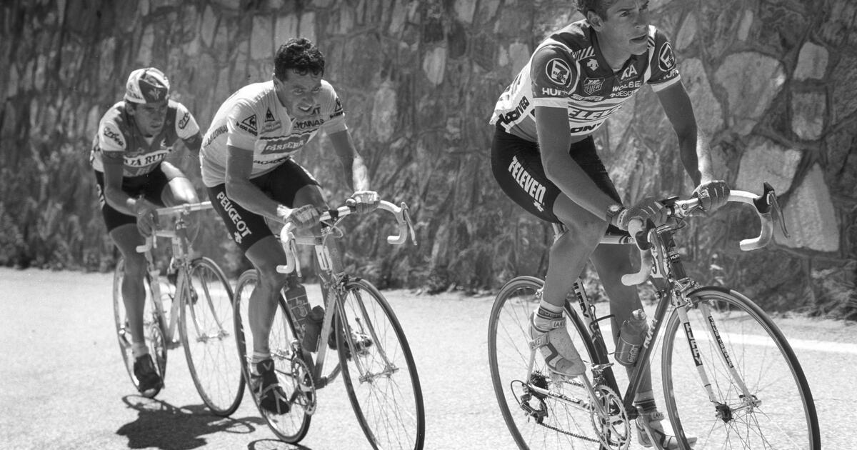 1992, lotgenoten Hampsten en Lemond kruisen elkaar op Alpe d'Huez