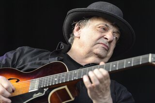 La légende du jazz belge Philip Catherine fête ses 80 ans