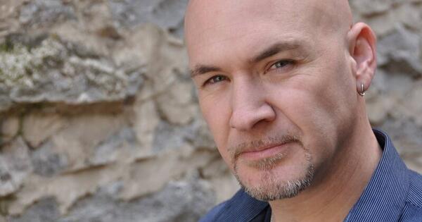 Showbizz Detective: Tim Storms, de man met de diepste stem ter wereld