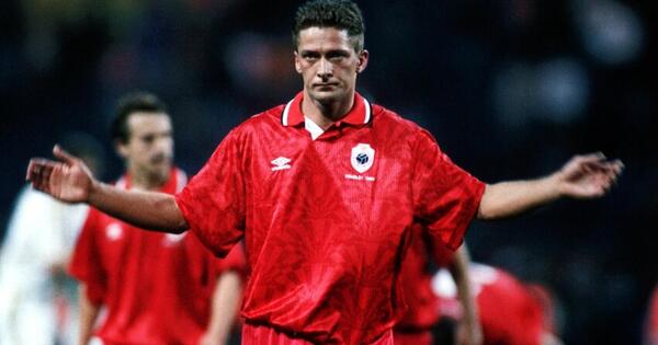 One day, one goal : Alex Czerniatynski brille lors d’une soirée ...