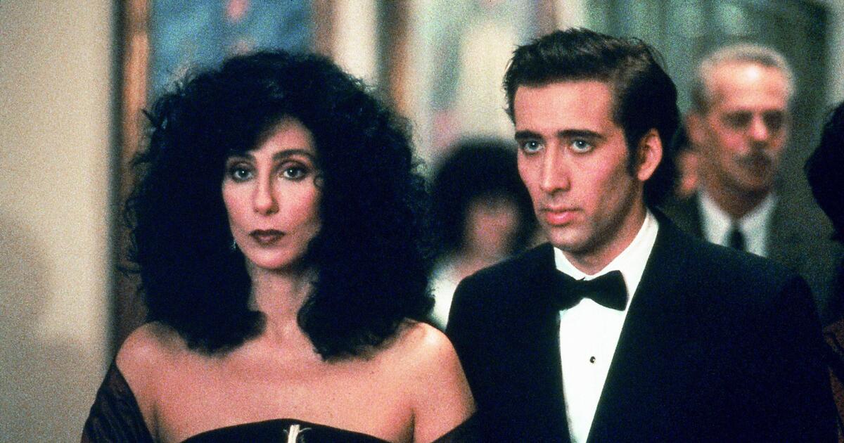 5 faits marquants sur le film ‘Eclair de lune’, comédie romantique avec ...